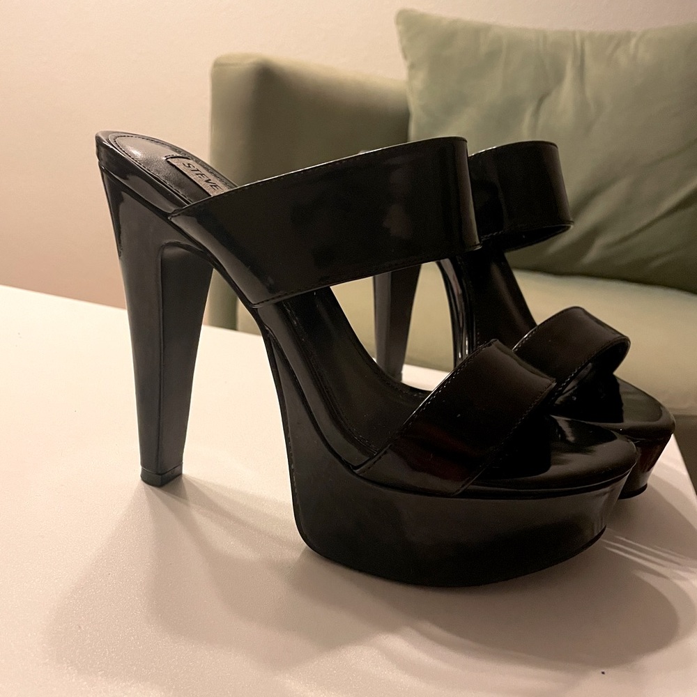 Steve Madden Black Patent Platform Sandel - Gem